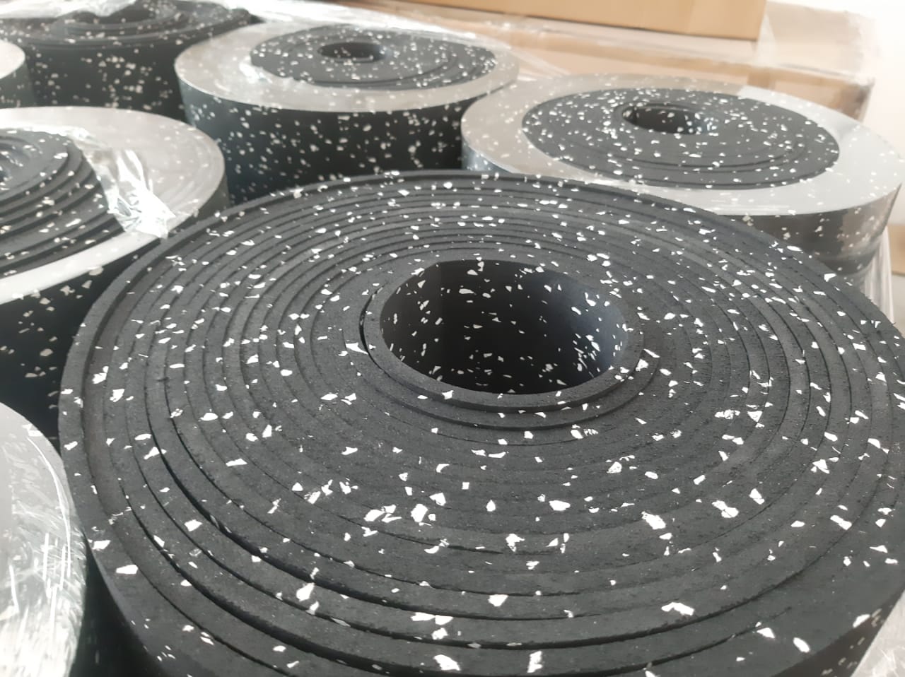 Rubber Flooring Gym Matt Roll - Kontraktor Playground Indonesia